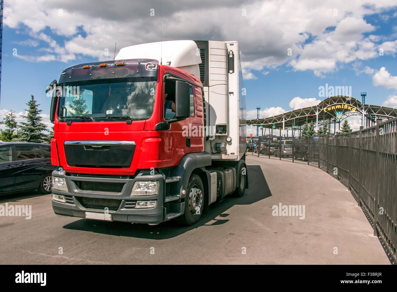 Russia border crossing checkpoint hi-res stock photography and images ...