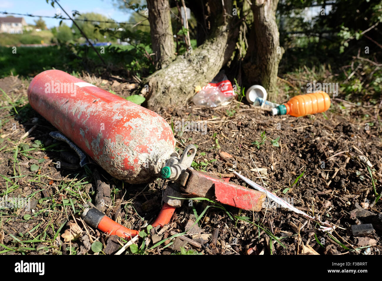 Rubbish litter fire hi-res stock photography and images - Alamy
