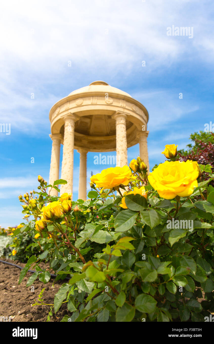 Yellow rotunda hi-res stock photography and images - Alamy