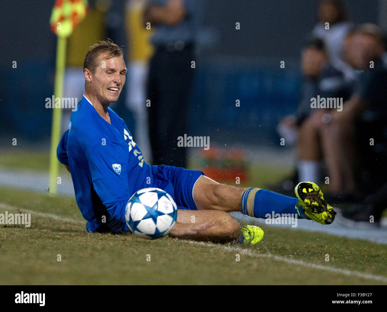 Los Angeles, CA, USA. 27th Sep, 2015. UCLA defender (3) Michael Amick ...