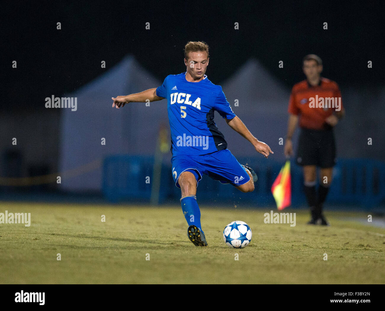 Los Angeles, CA, USA. 27th Sep, 2015. UCLA defender (5) Chase Gasper in ...