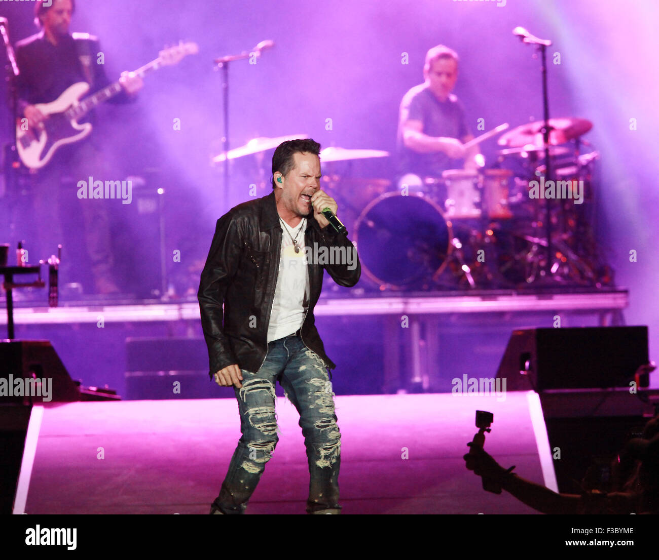 Las Vegas, Nevada, USA. 4th Oct, 2015. Country music artist Gary Allan ...