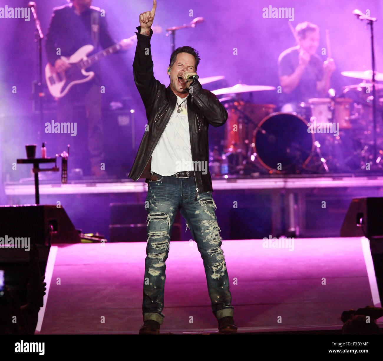 Las Vegas, Nevada, USA. 4th Oct, 2015. Country music artist Gary Allan ...