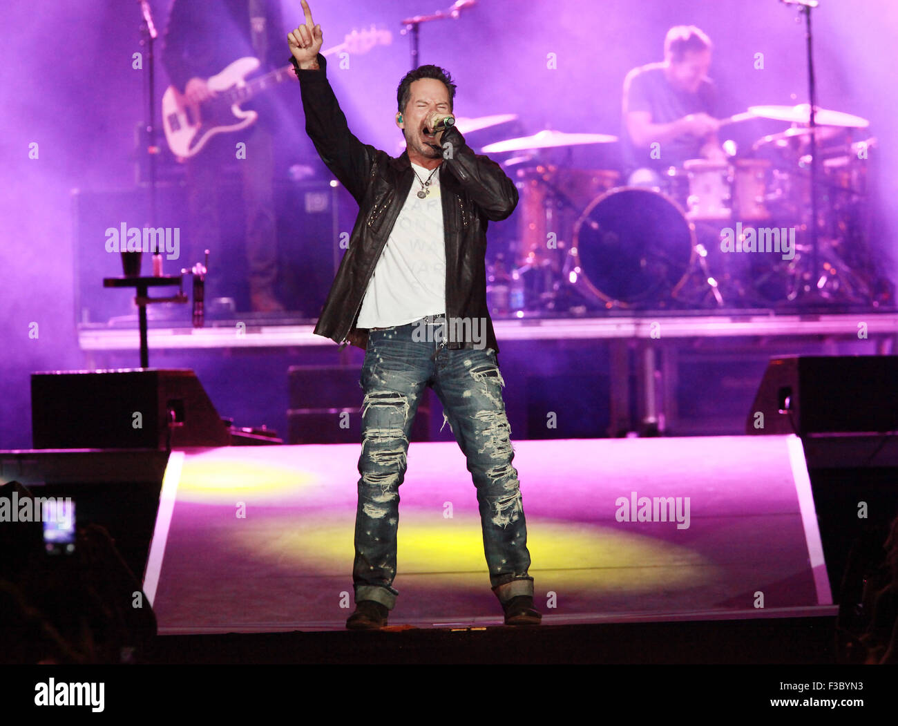 Las Vegas, Nevada, USA. 4th Oct, 2015. Country music artist Gary Allan ...