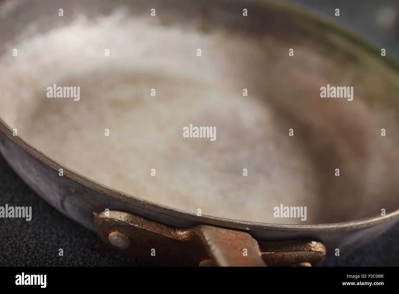 Empty frying pan ready for cooking Stock Photo - Alamy