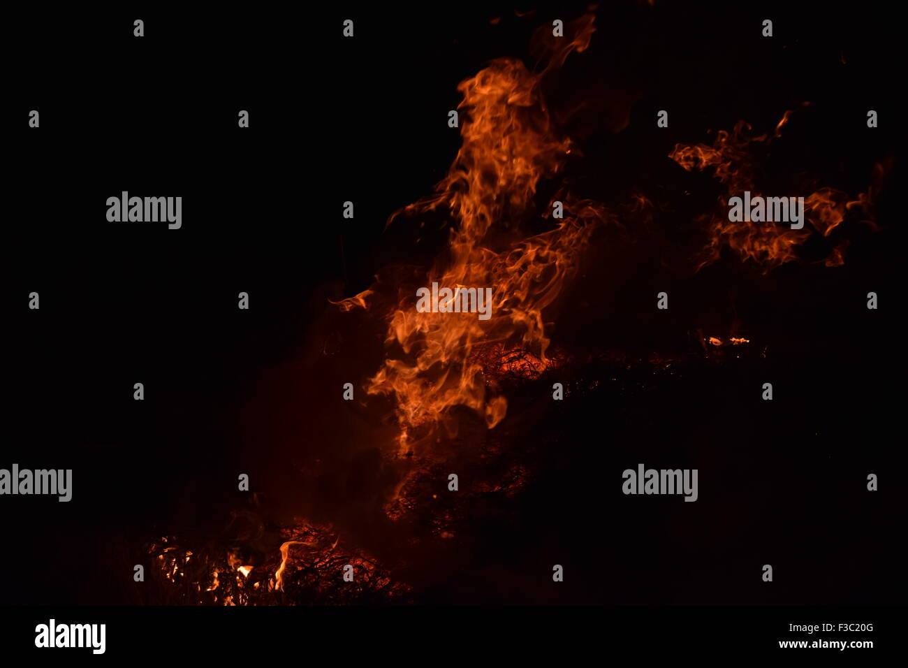 Night fire burning rice hi-res stock photography and images - Alamy