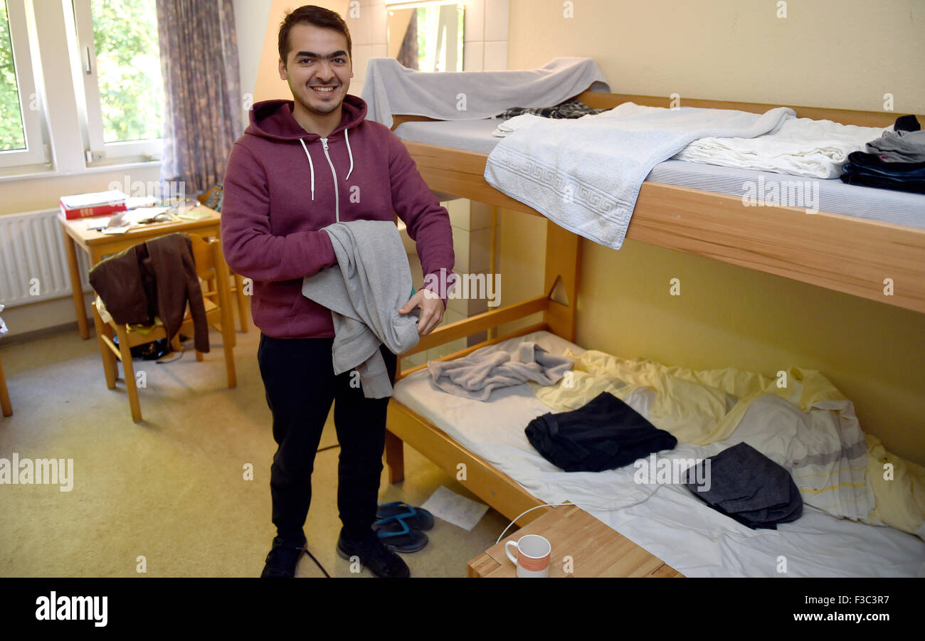 Zeven, Germany. 02nd Oct, 2015. Refugee Wassim Albargash from Syria ...