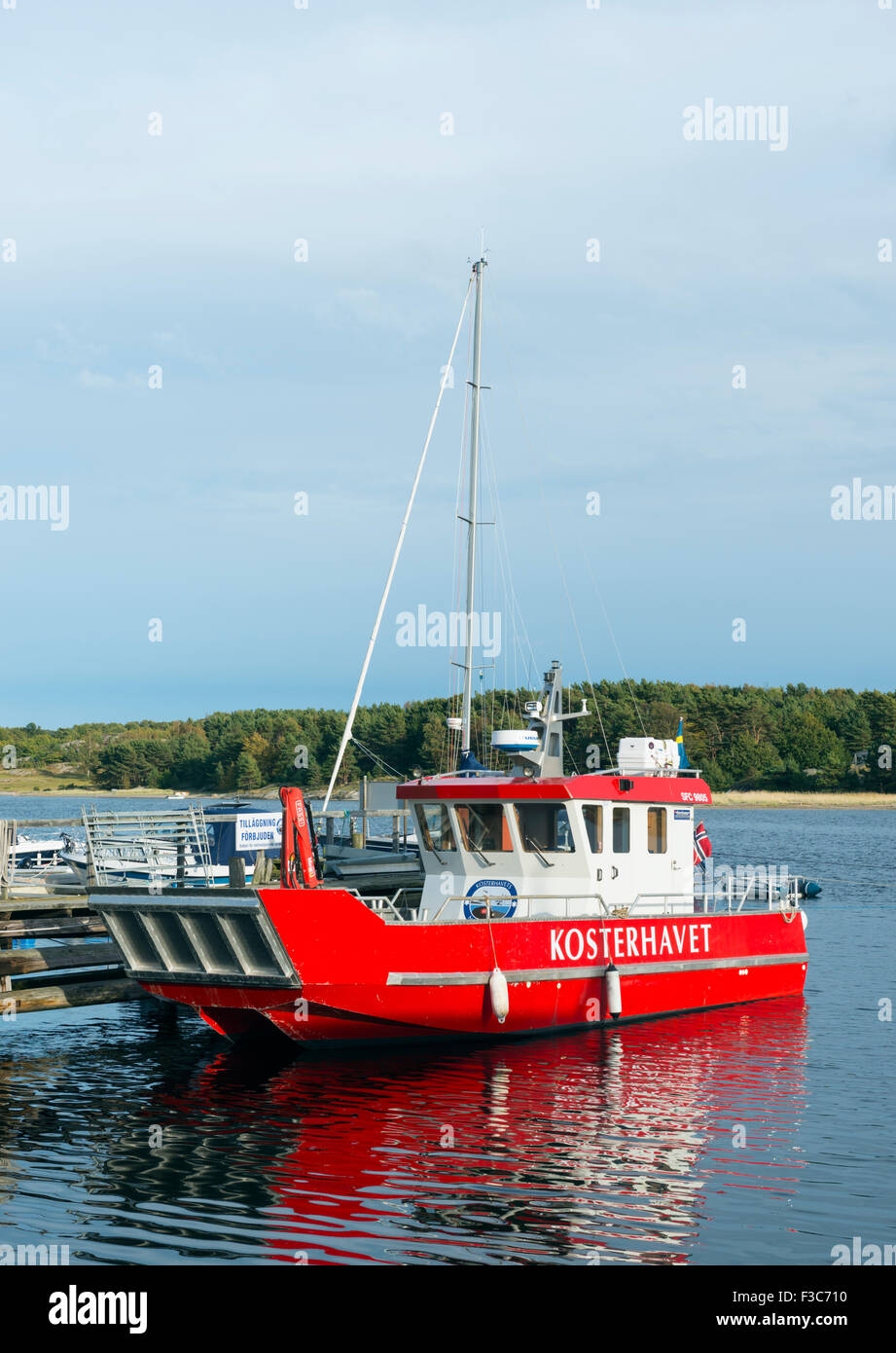 Small ferry boat hi-res stock photography and images - Alamy