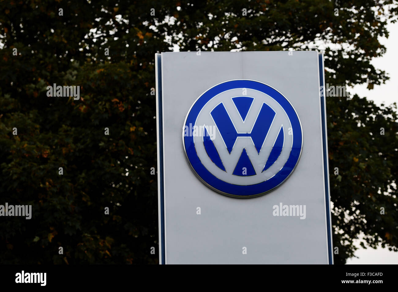 Vw volkswagen dealer dealership sign hi-res stock photography and ...