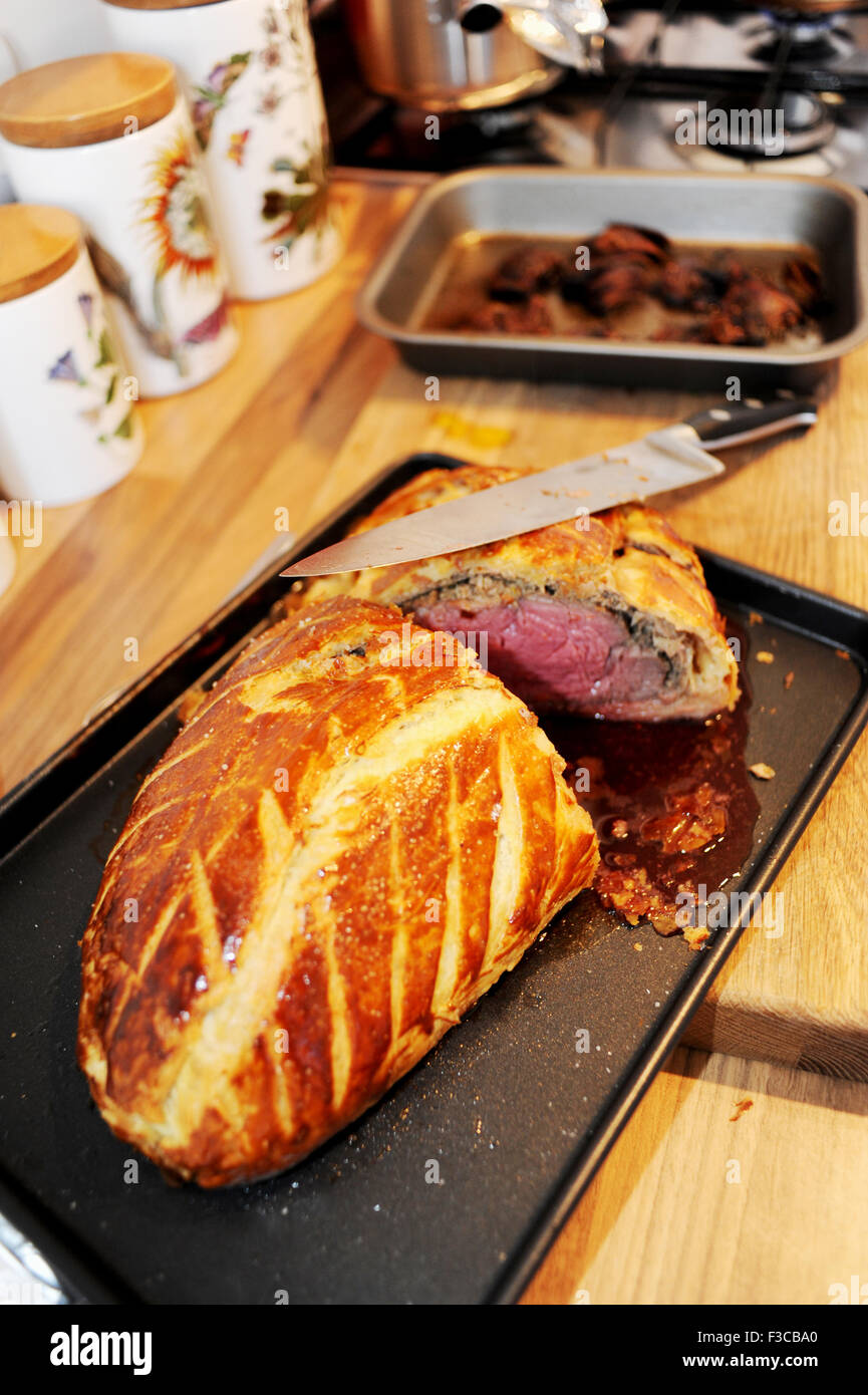 Beef wellington puff pastry hi-res stock photography and images - Alamy