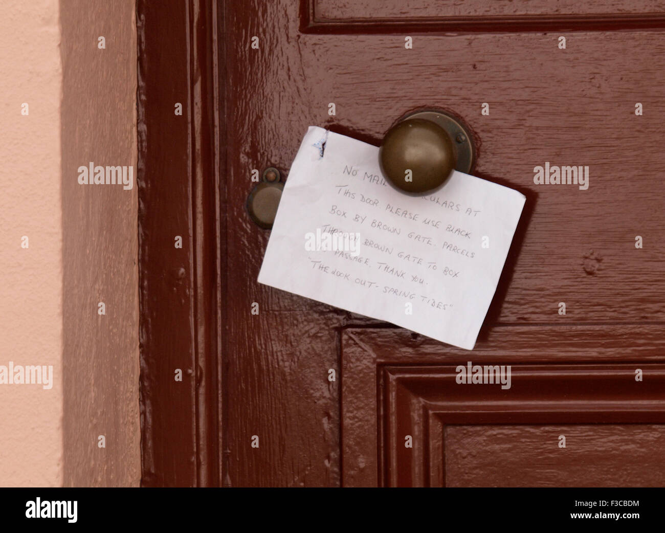 Note attached to door handle, Cornwall, UK Stock Photo - Alamy