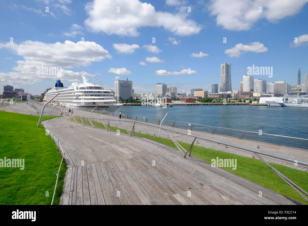 Minato mirai osanbashi pier hi-res stock photography and images - Alamy