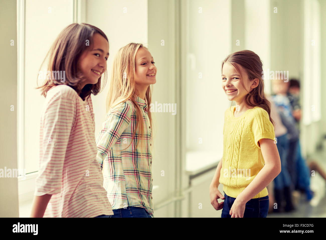 Preteen girls group school hi-res stock photography and images - Alamy