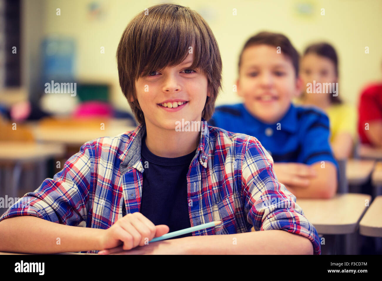 Kids classroom smiling hi-res stock photography and images - Alamy