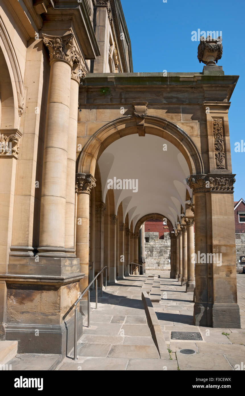 Portico and columns column entrance to the Art Gallery exterior in ...
