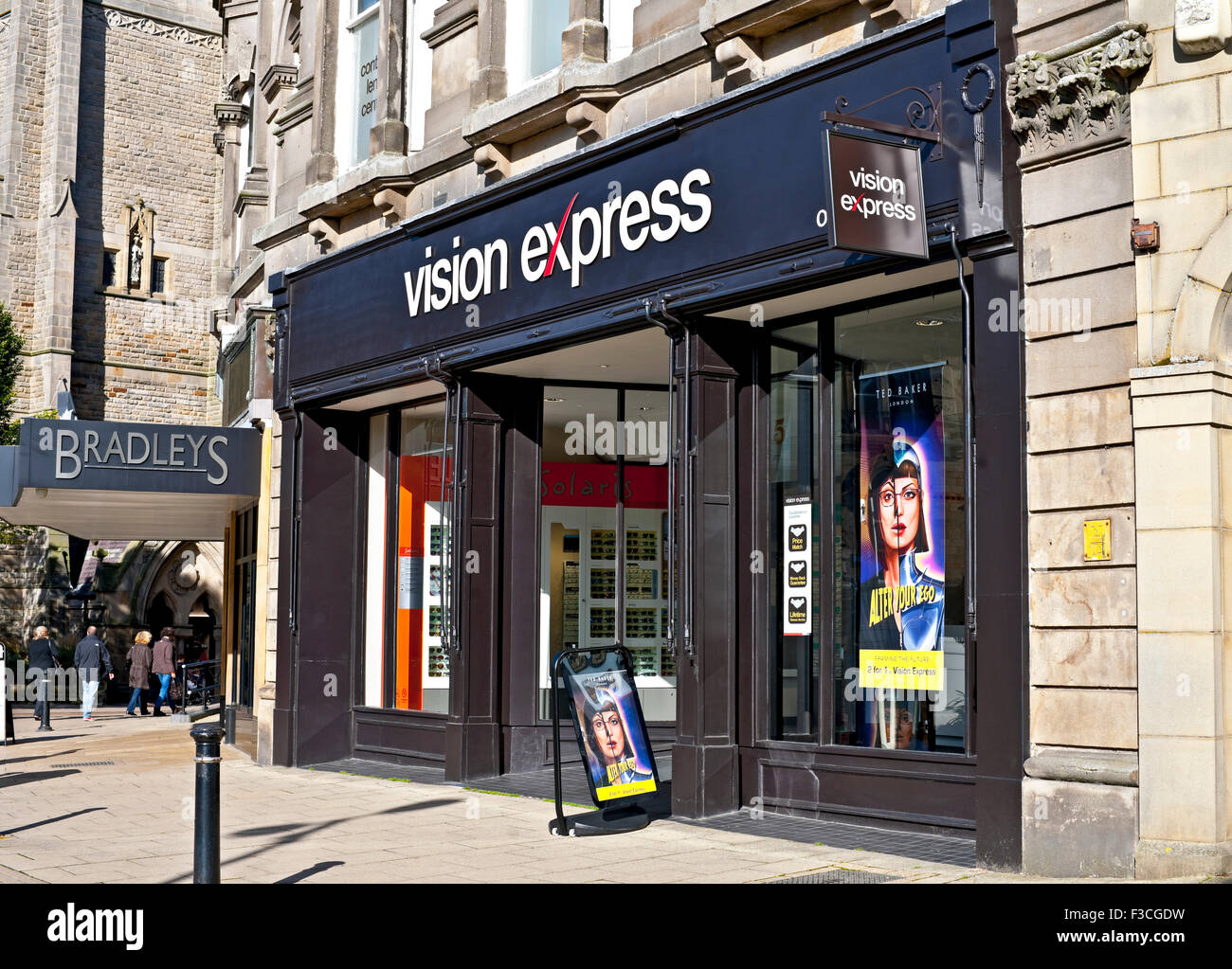 Vision Express Store High Resolution Stock Photography and Images - Alamy