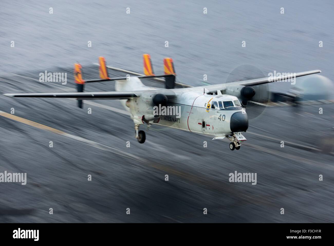 US Navy C-2A Greyhound aircraft lands on the flight deck of the Nimitz ...