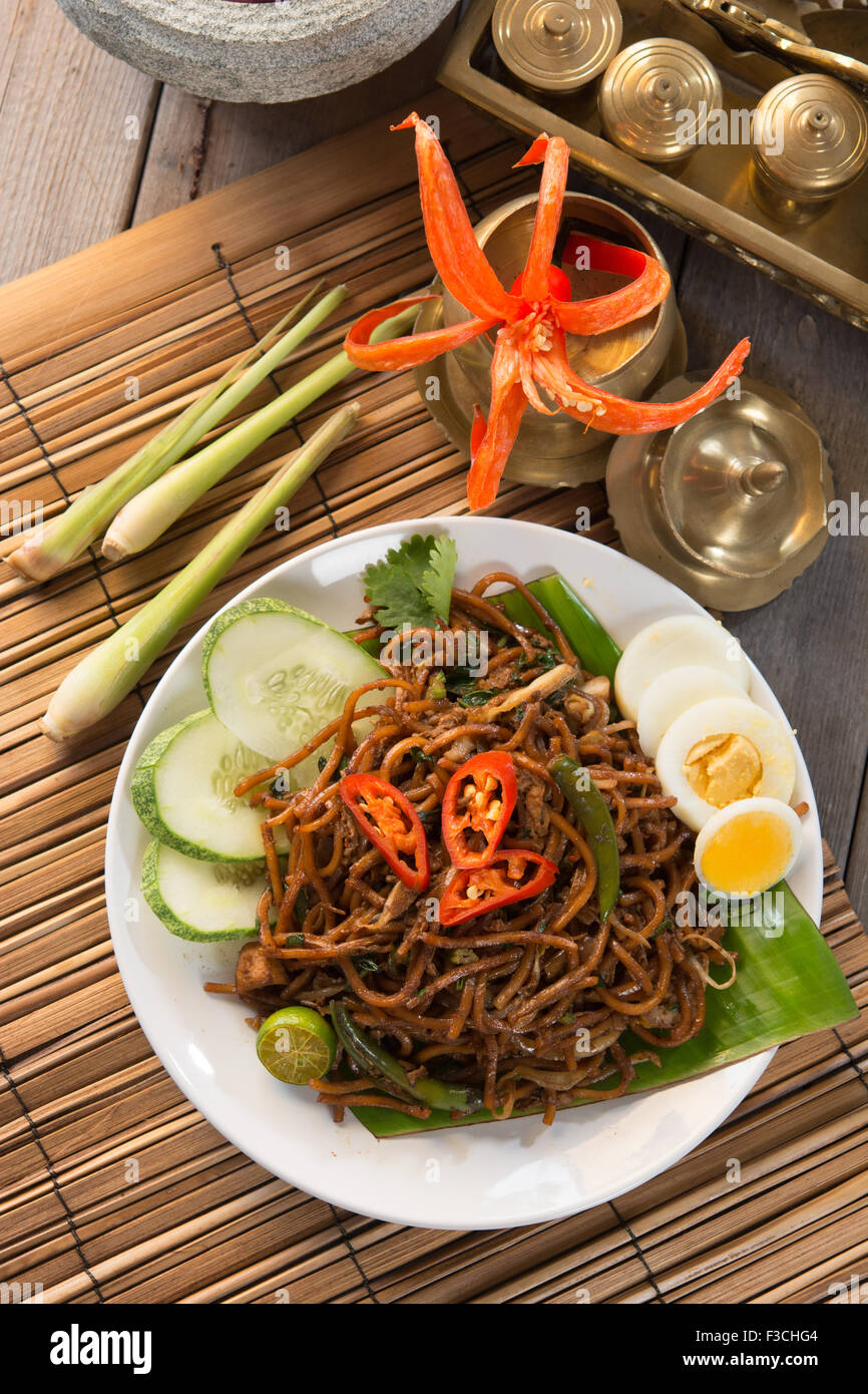 indian fried noodle Stock Photo - Alamy