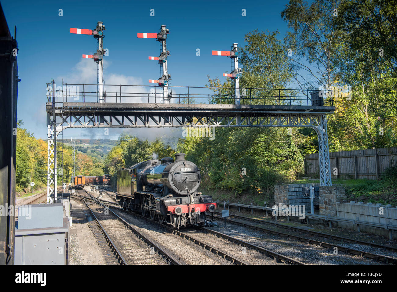 Signal gantry hi-res stock photography and images - Alamy