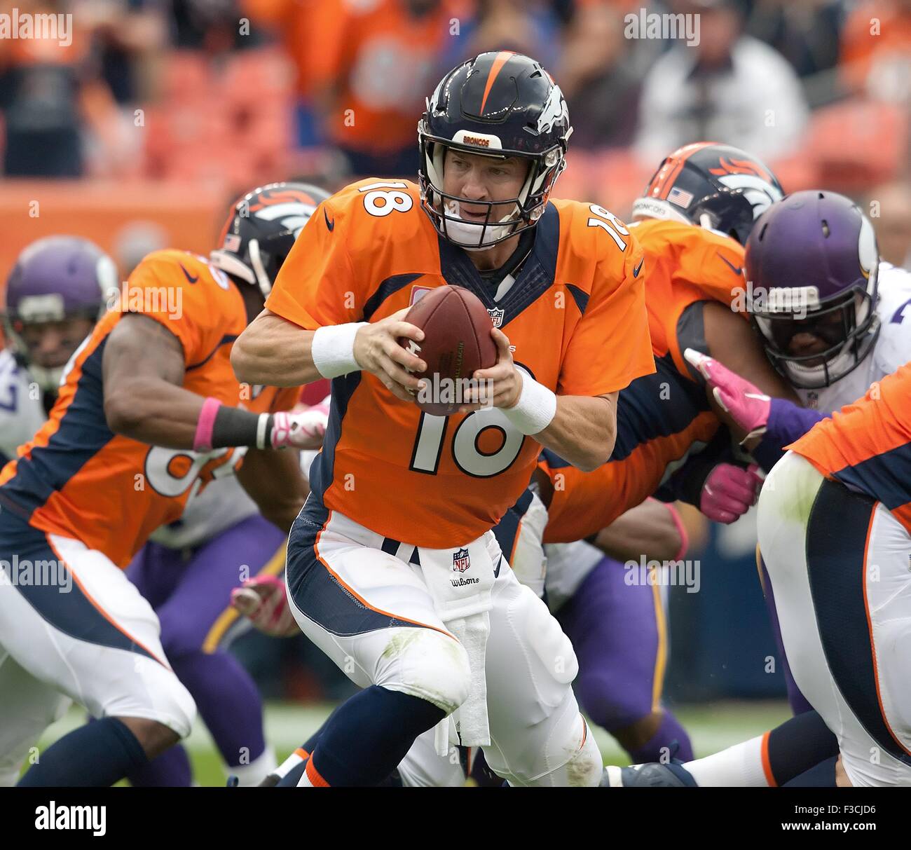 Denver, Colorado, USA. 4th Oct, 2015. Broncos QB PEYTON MANNING readies ...