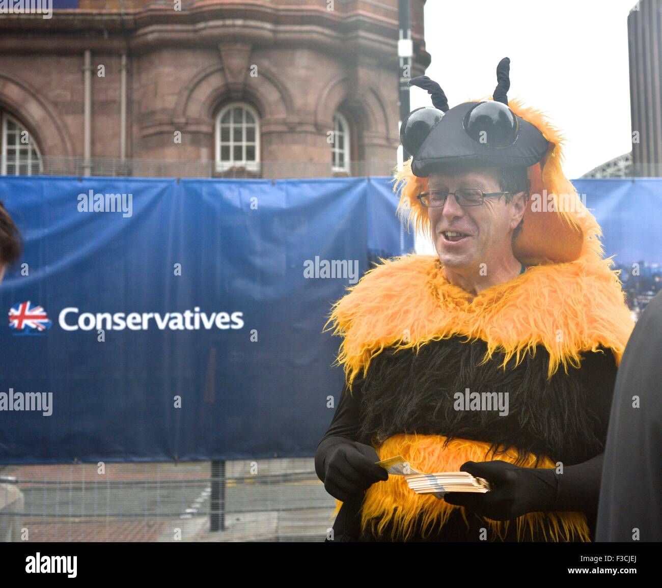 Manchester bees hi-res stock photography and images - Alamy