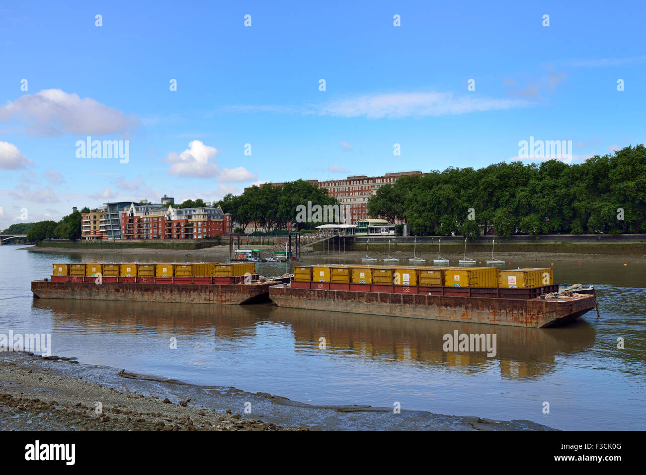 River thames barge waste hi-res stock photography and images - Alamy