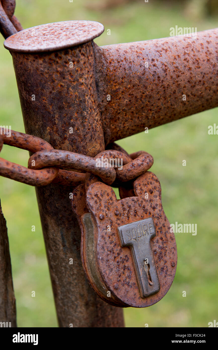 Fastened to gate hi-res stock photography and images - Alamy