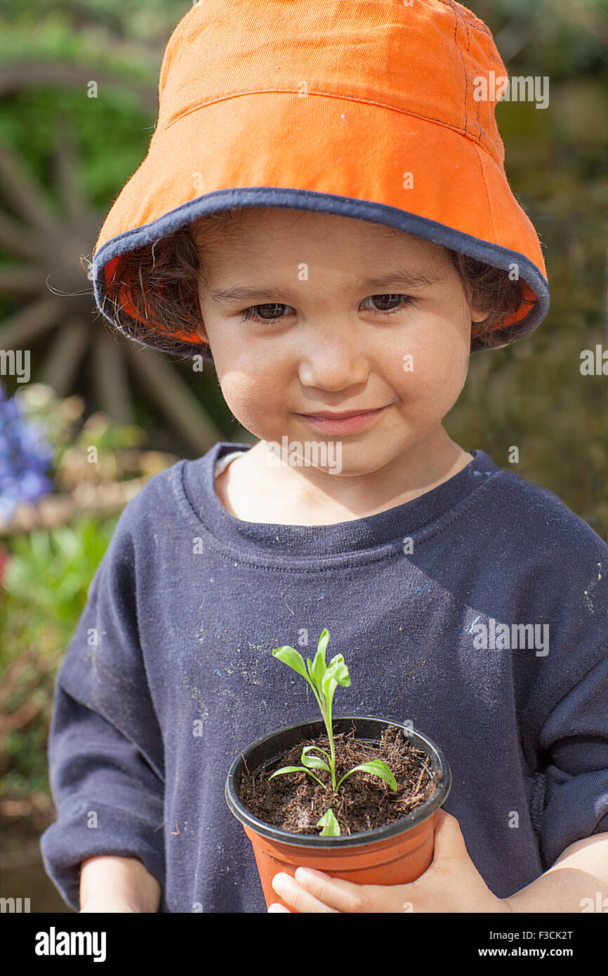 Boy with pot hi-res stock photography and images - Alamy