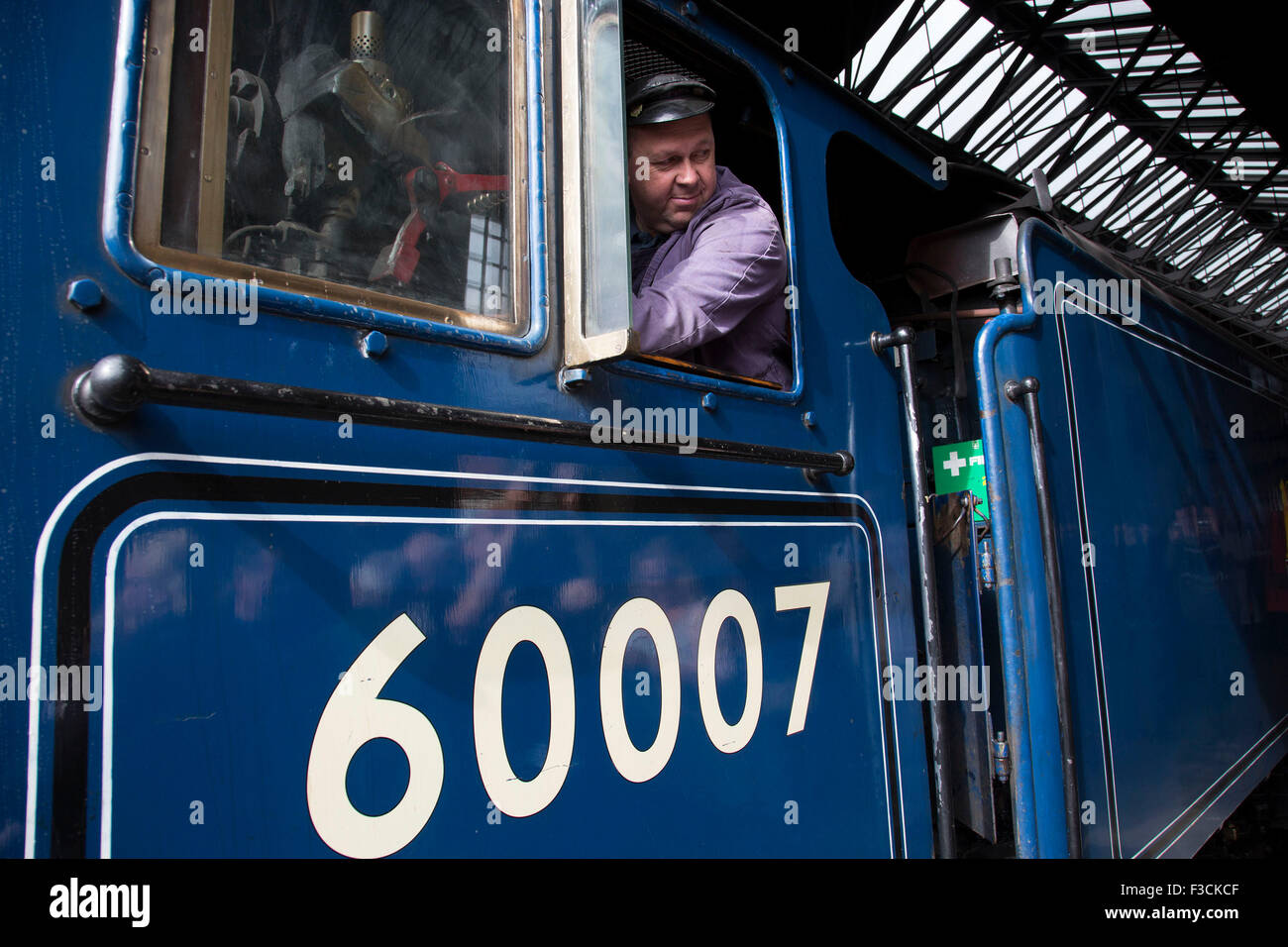 Sir Nigel Gresley takes it's final journey before three years of ...