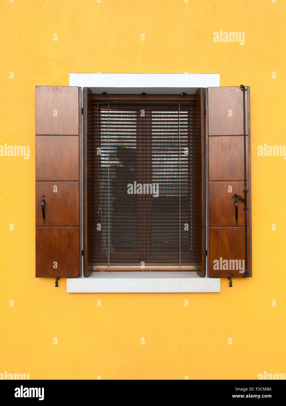 Open shutters hi-res stock photography and images - Alamy