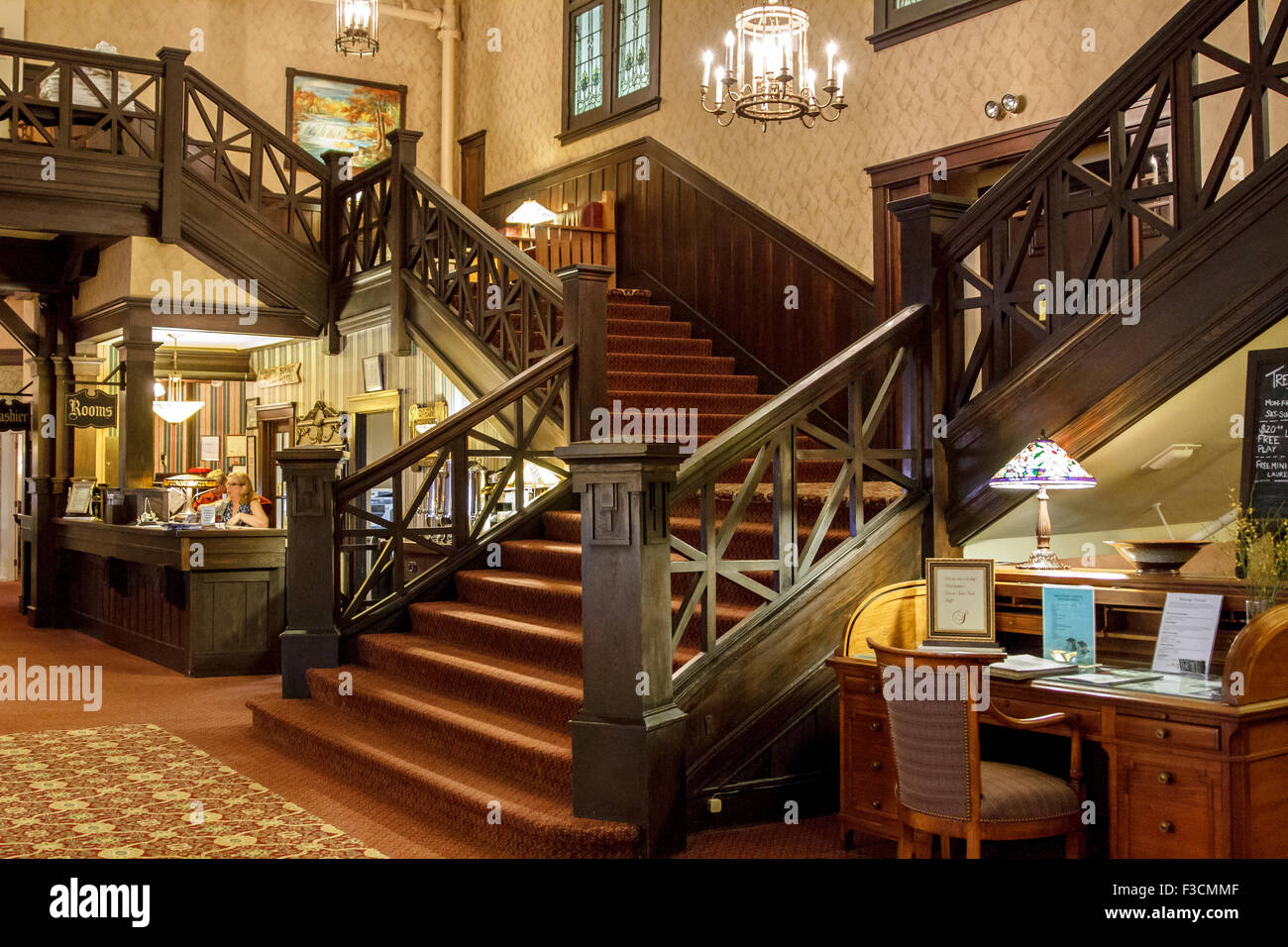 Modern hotel lobby interiors hi-res stock photography and images - Alamy