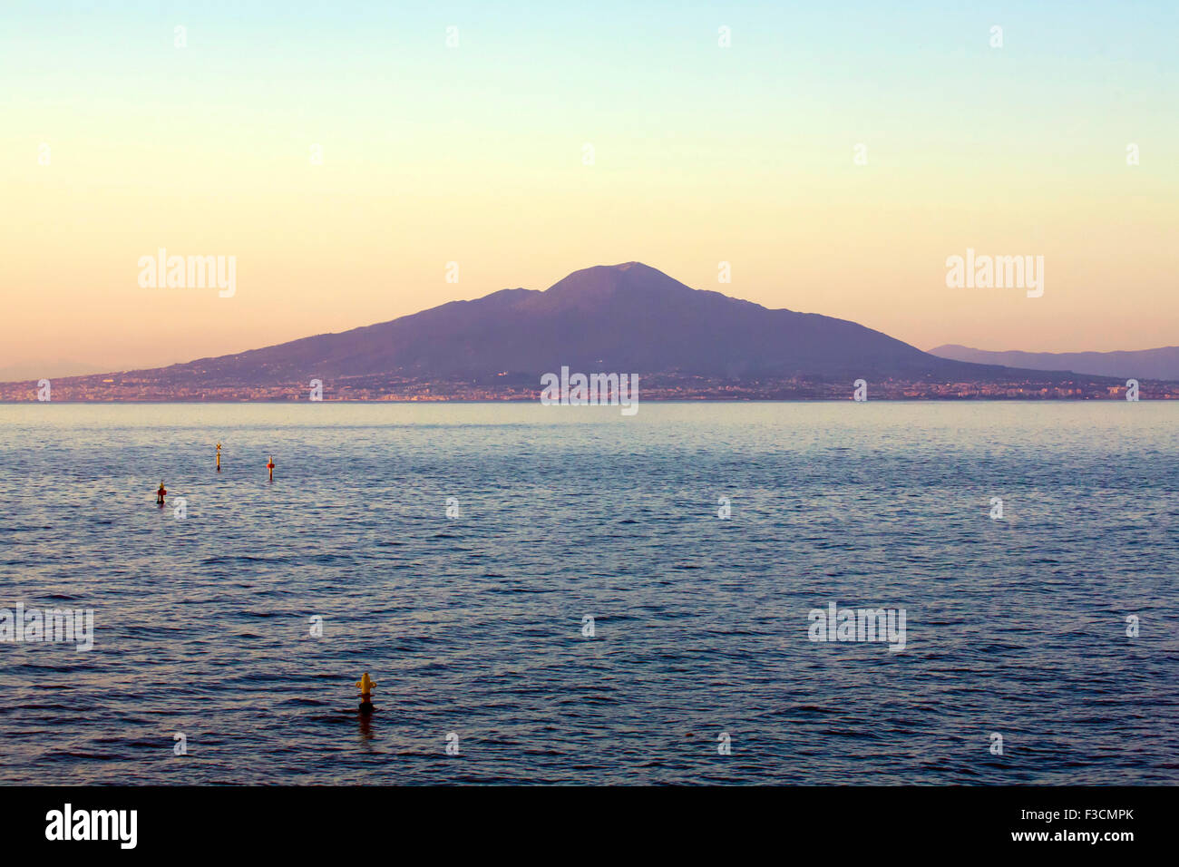 View mount vesuvius from sorrento hi-res stock photography and images ...