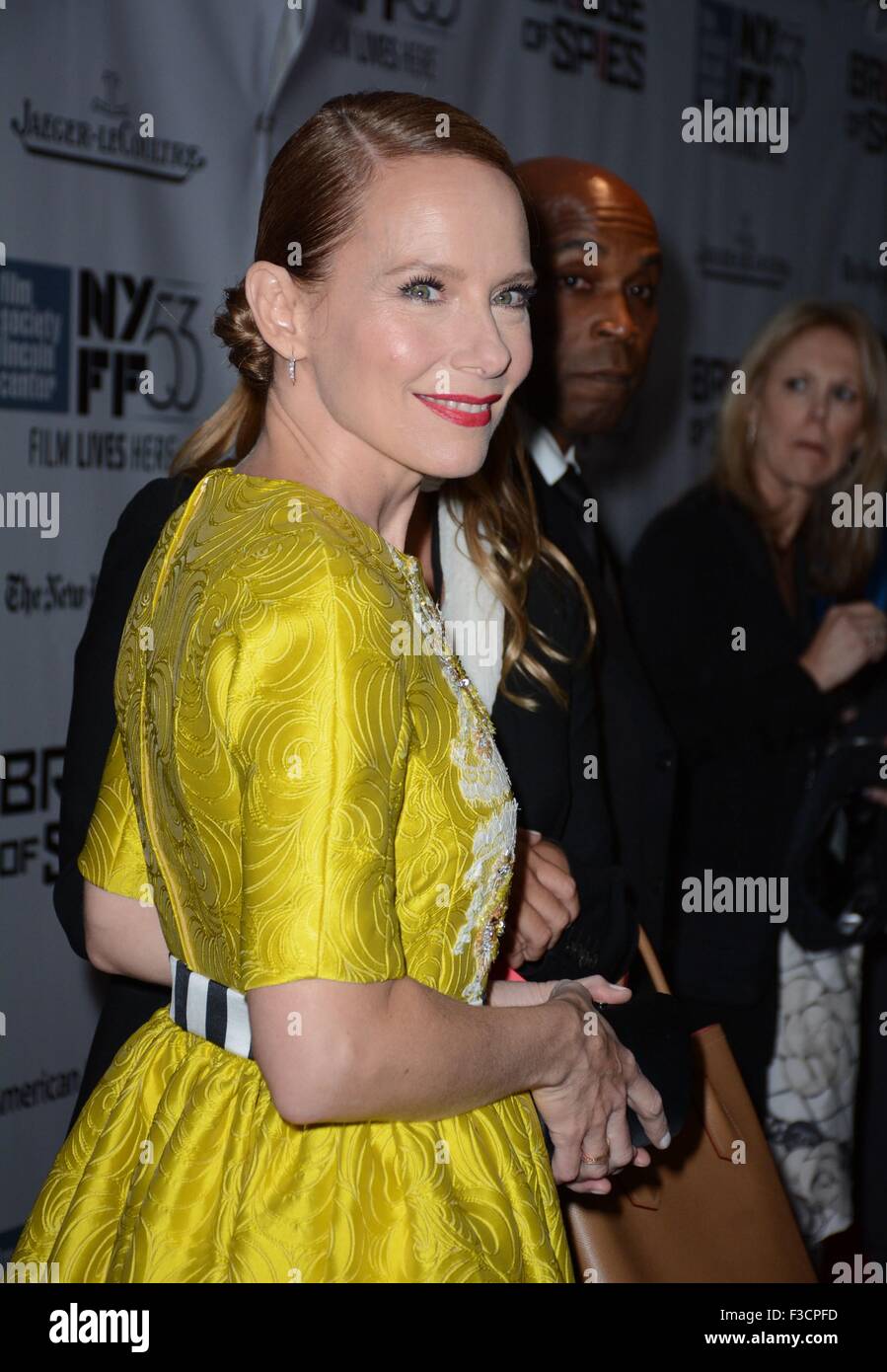 New York, NY, USA. 4th Oct, 2015. Amy Ryan at arrivals for BRIDGE OF SPIES Premiere at the 53rd ...
