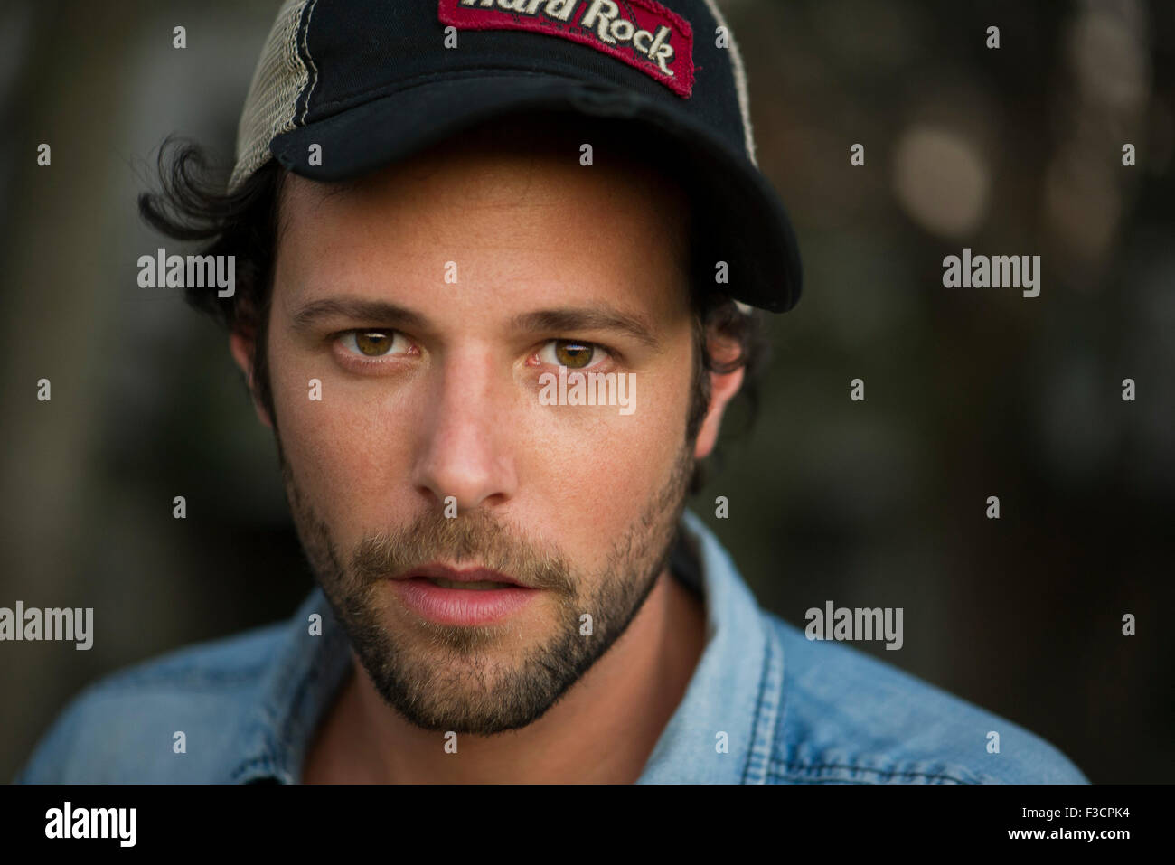 Man looking at camera, portrait Stock Photo - Alamy