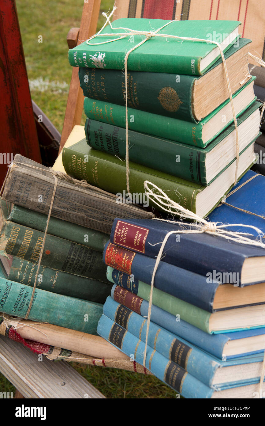 Old books stalls hi-res stock photography and images - Alamy