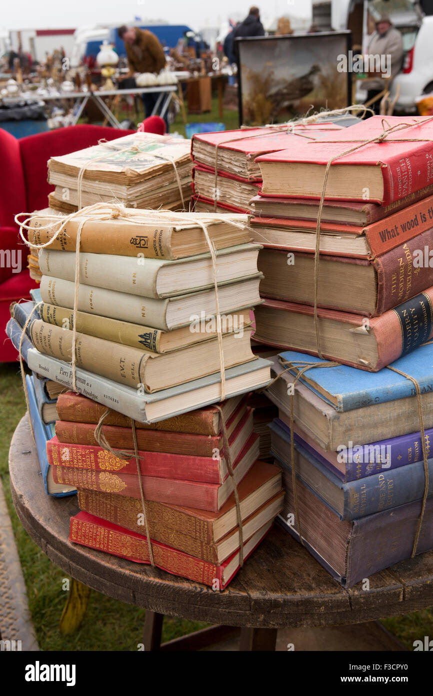 Old books stalls hi-res stock photography and images - Alamy