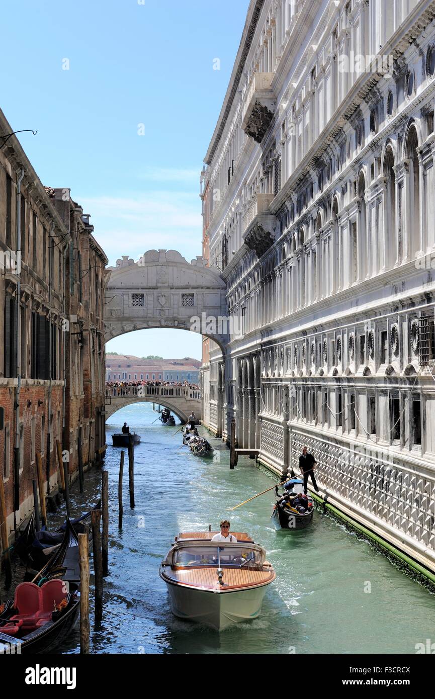 Ponte dei Sospiri, the Bridge of Sights was built between 1595 - 1600 ...