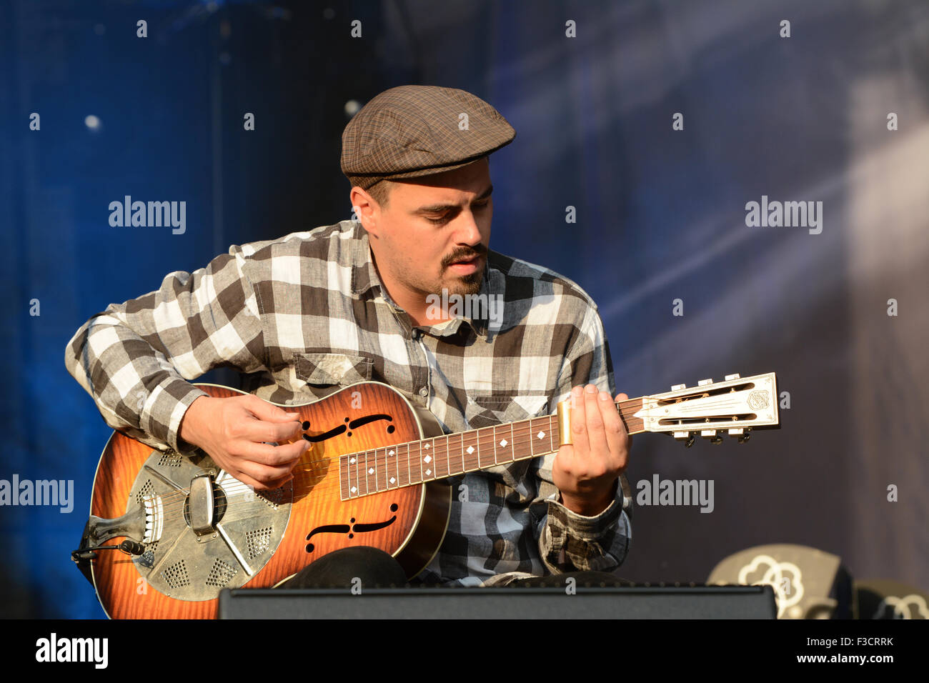Guitarist musician dobro hi-res stock photography and images - Alamy