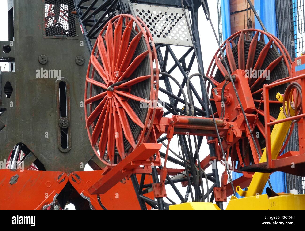 A large dredging crane with a clamshell excavator Stock Photo - Alamy