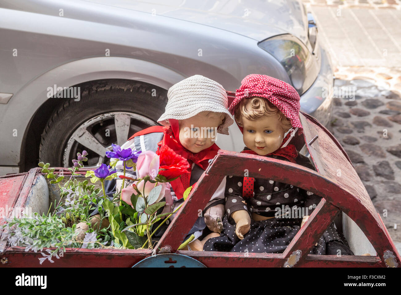 Life size dolls hi-res stock photography and images - Alamy