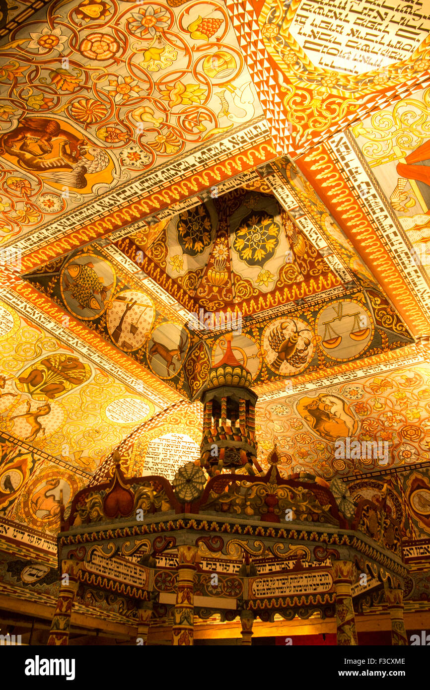 Bimah in synagogue hi-res stock photography and images - Alamy