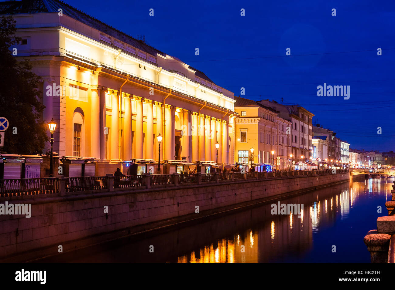 Beautiful night view of Griboyedov Canal near Church on spilled Stock ...