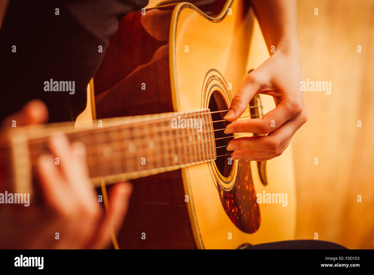 woman's hands playing acoustic guitar, close up Stock Photo - Alamy