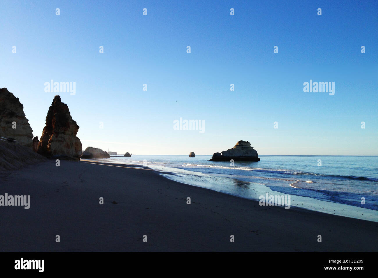 Inspirational beach scene hi-res stock photography and images - Alamy