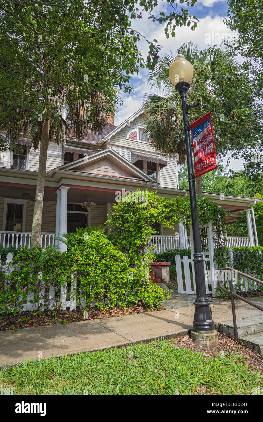 Old Florida Cracker homes in the North Central Florida town of Alachua ...