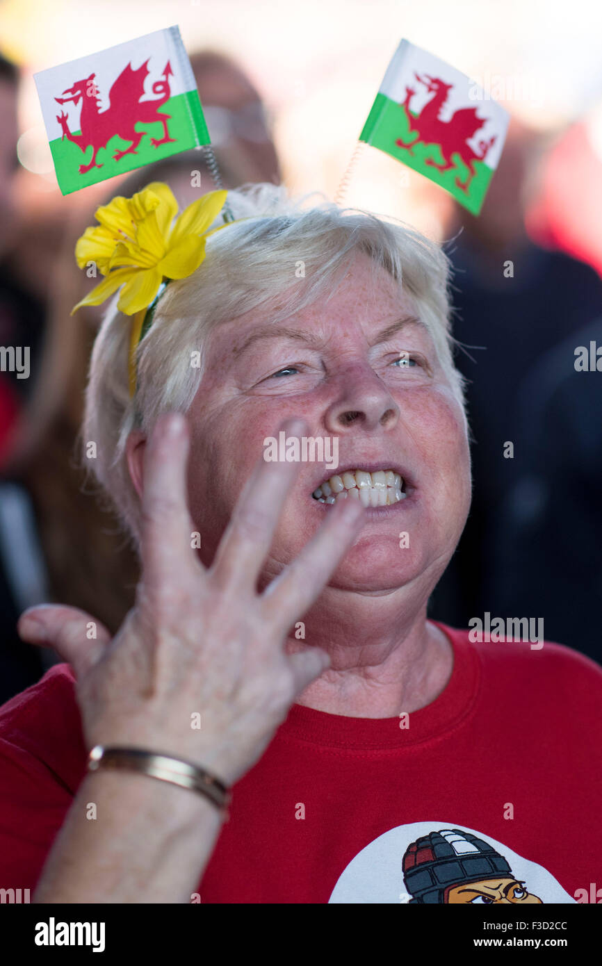 Wales rugby fans support Wales as they watch the Rugby World Cup 2015 ...