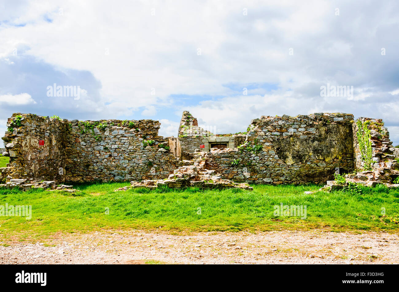 The ruins of the guard house and powder magazine in the Southern Fort ...