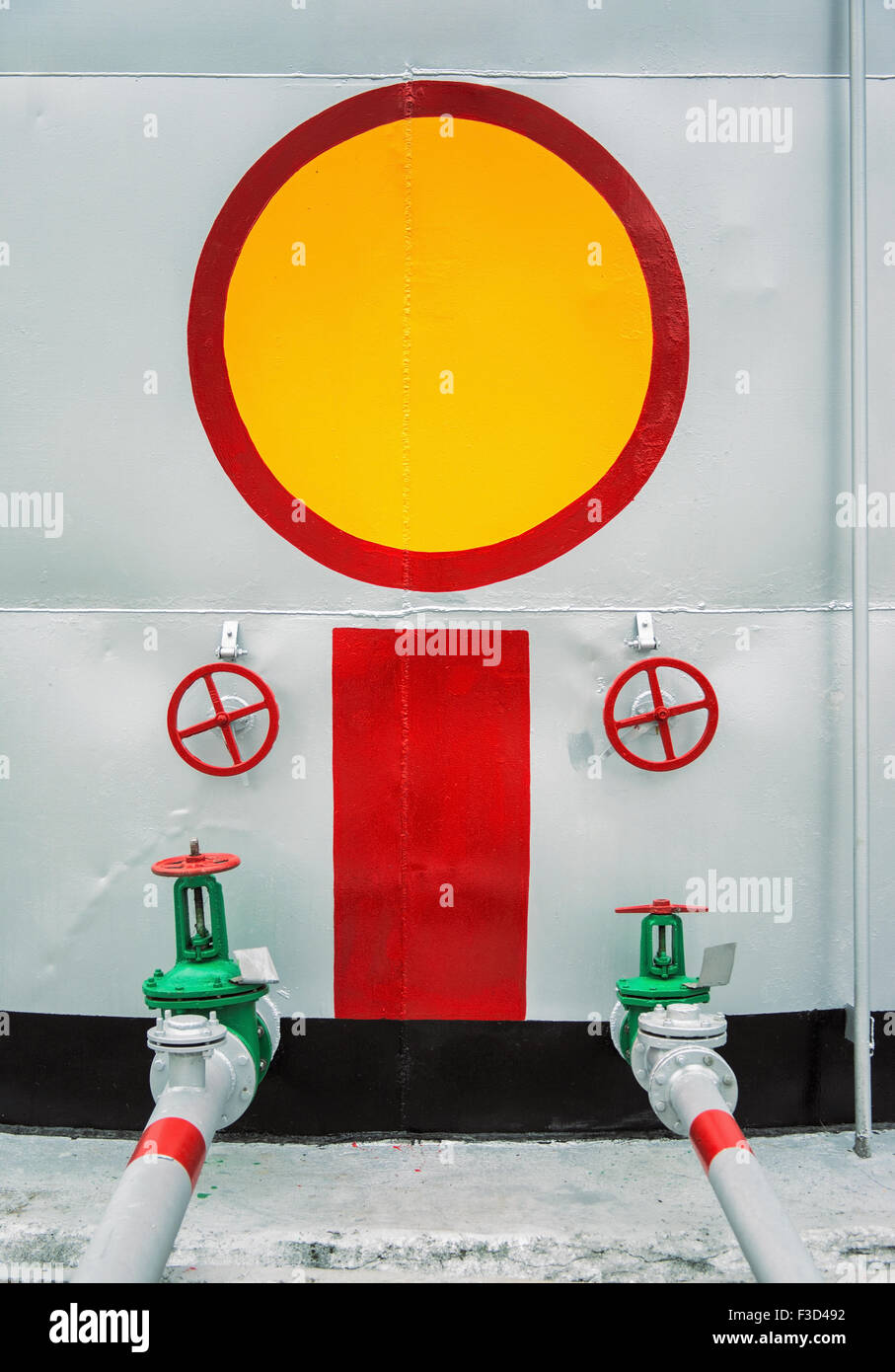 Oil pipeline valves hi-res stock photography and images - Alamy