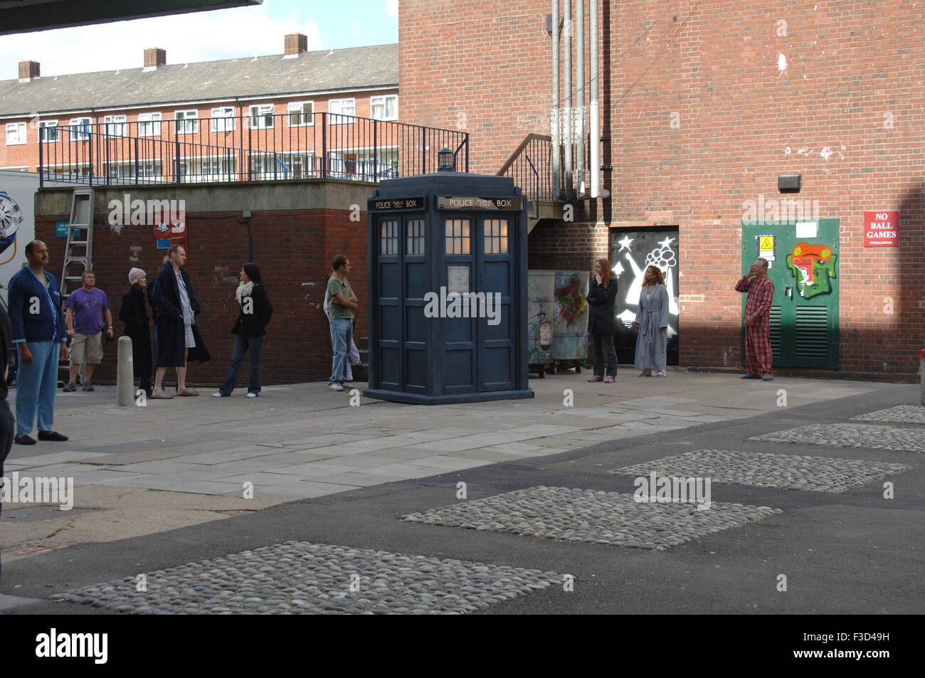 London, UK, 5th, Aug 2005: Billie Piper and David Tennant filming ...