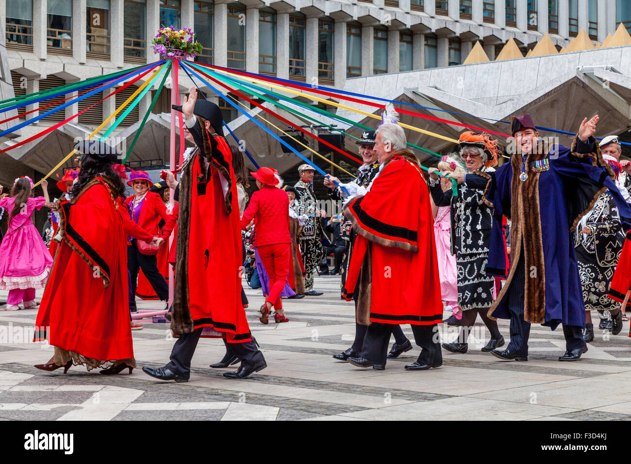 London Mayors and Pearly Kings & Queens Take Part In A Traditional ...